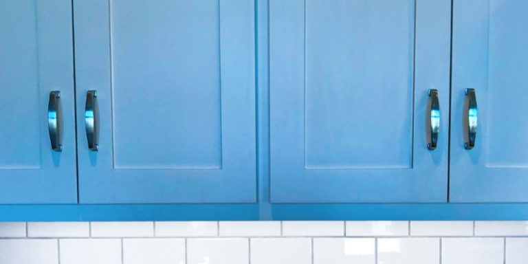 How to Clean Wood Kitchen Cabinets: Expert Tips for Sparkling Surfaces