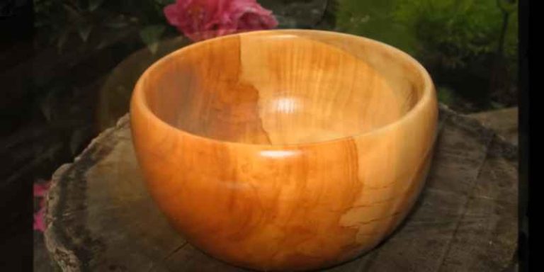 Apple Wood: An Expert's Guide to Its Uses in Woodturning