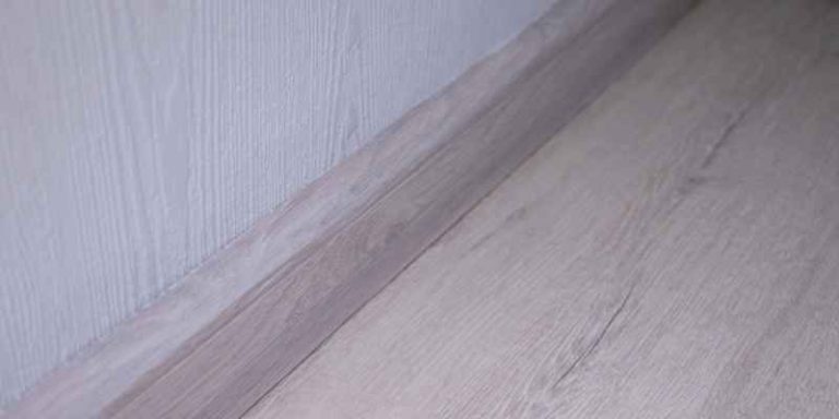 How to Make Wood Look Like Plastic: Easy DIY Guide