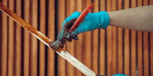 How to Remove Varnish from Wood Easily: Quick Guide