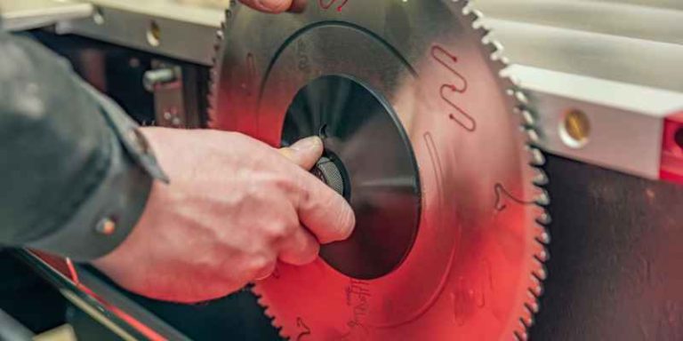 How to Replace a Circular Saw Blade: A Quick Guide