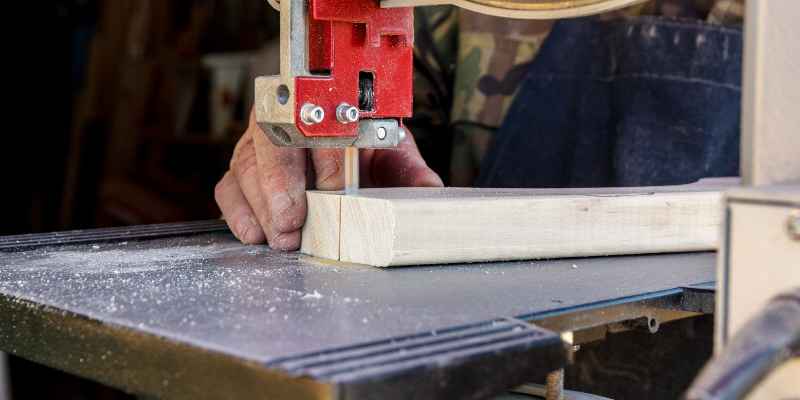 How to Use the Bandsaw: Essential Tips for Mastery