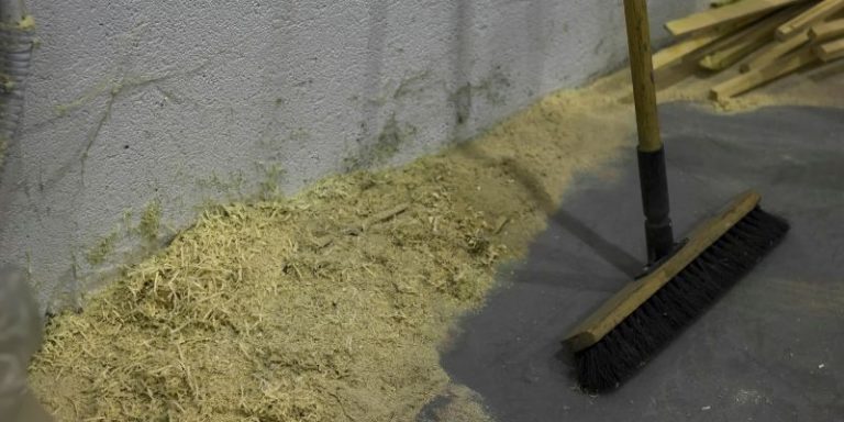 How to Clean Up Sawdust: Quick & Efficient Methods