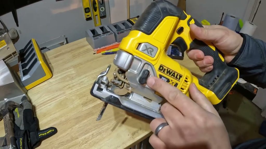 How to Change a Dewalt Jigsaw Blade: Quick and Easy Guide